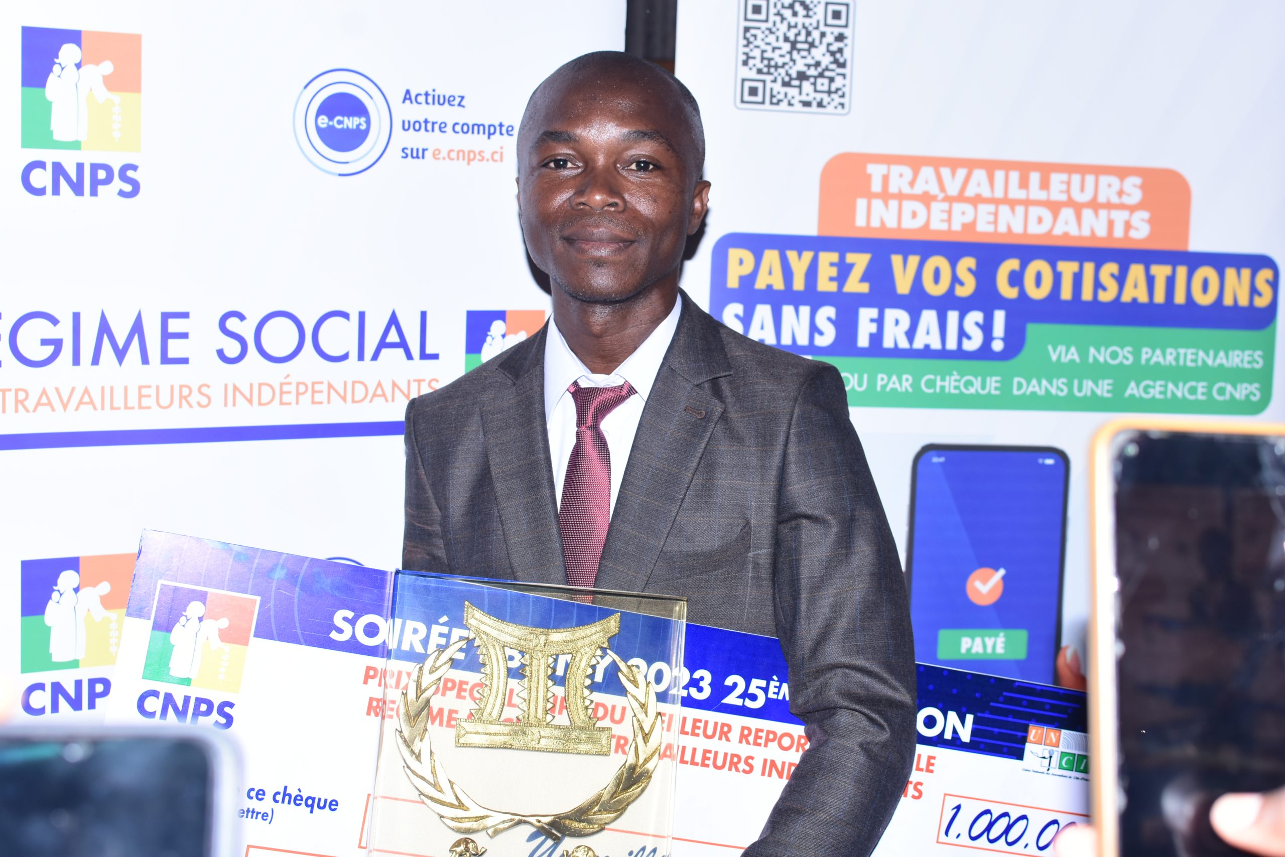 Aimé Ludovic Ly Goha de la Radio Côte d'Ivoire sacré Ebony 2023 ...